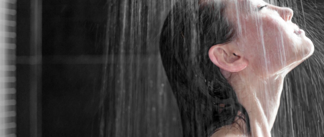 Frau wurde unter der Dusche gefilmt - Jetzt verklagt sie Hilton | RPR1.