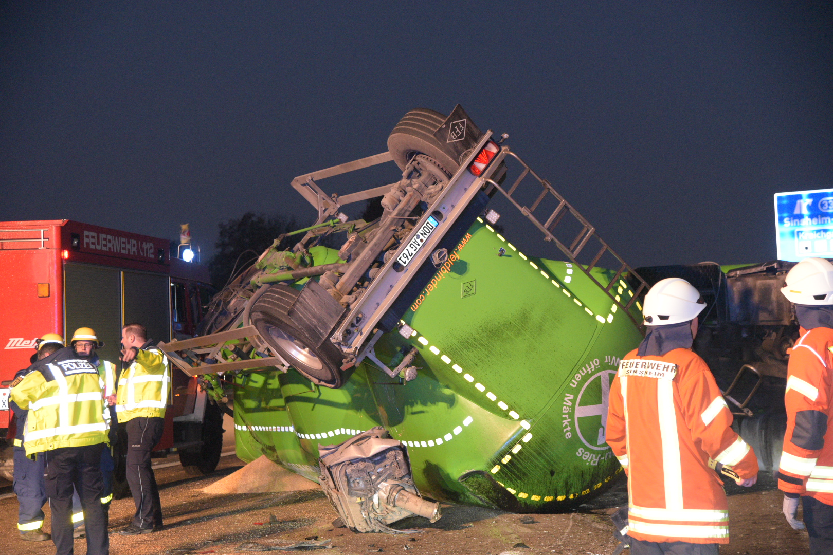 Unfall auf A6 bei Sinsheim: LKW liegt quer auf Fahrbahn | RPR1.